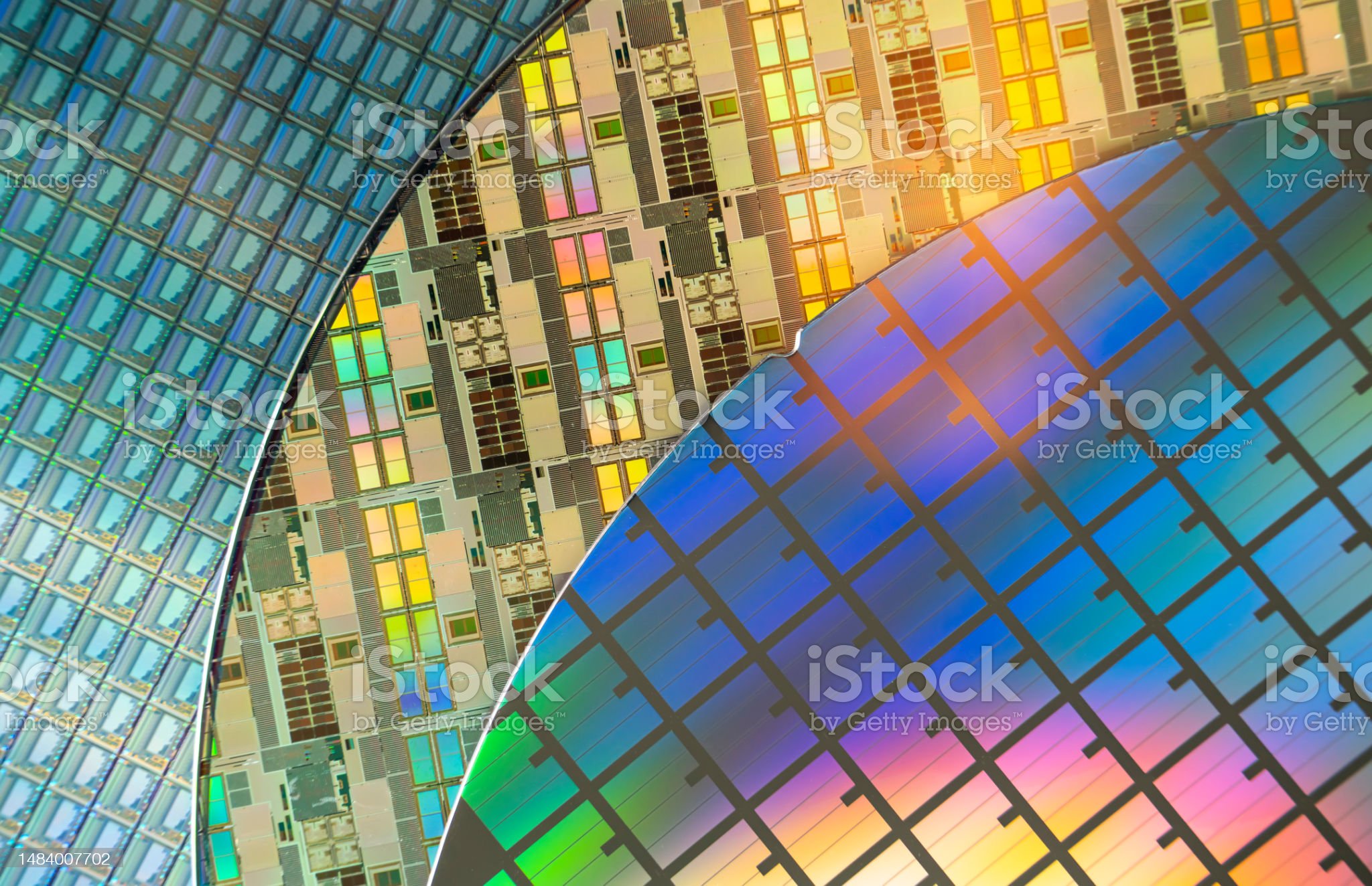 silicon wafer reflecting different colors. | Alltech │ 半导体设备・材料的专业供应商
